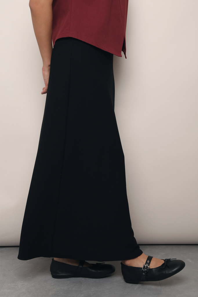 Court V2 Midi Skirt Black (Restock) – Hollyhoque